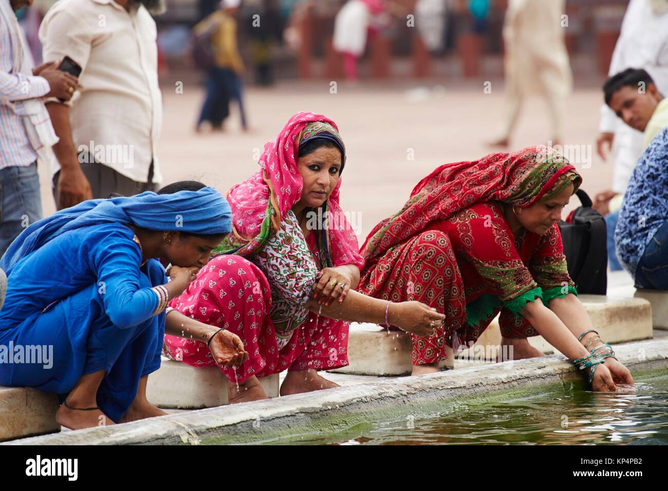 Group of people at a mosque, Jama Masjid, Old Delhi, India Stock Photo ...