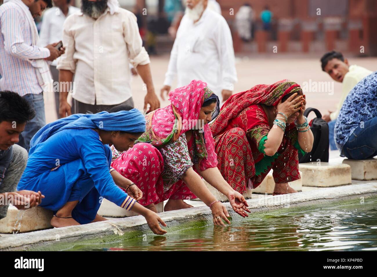 Group of people at a mosque, Jama Masjid, Old Delhi, India Stock Photo ...