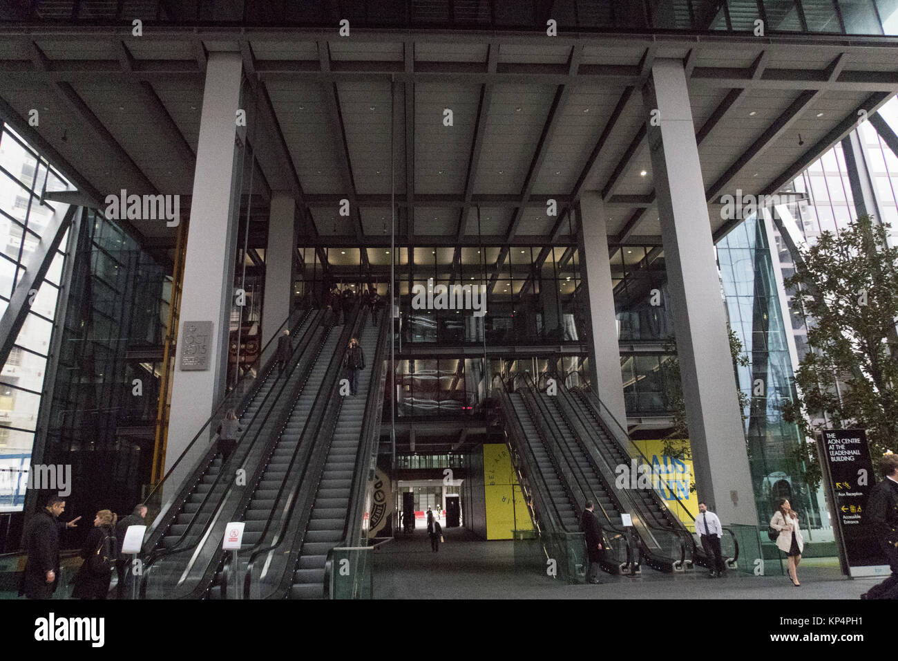 Leadenhall building centre aon centre hi-res stock photography and ...