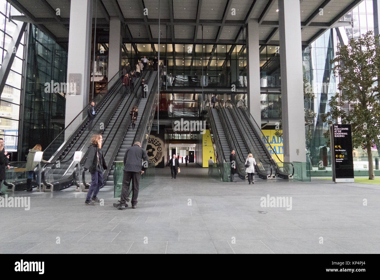 Leadenhall building centre aon centre hi-res stock photography and ...