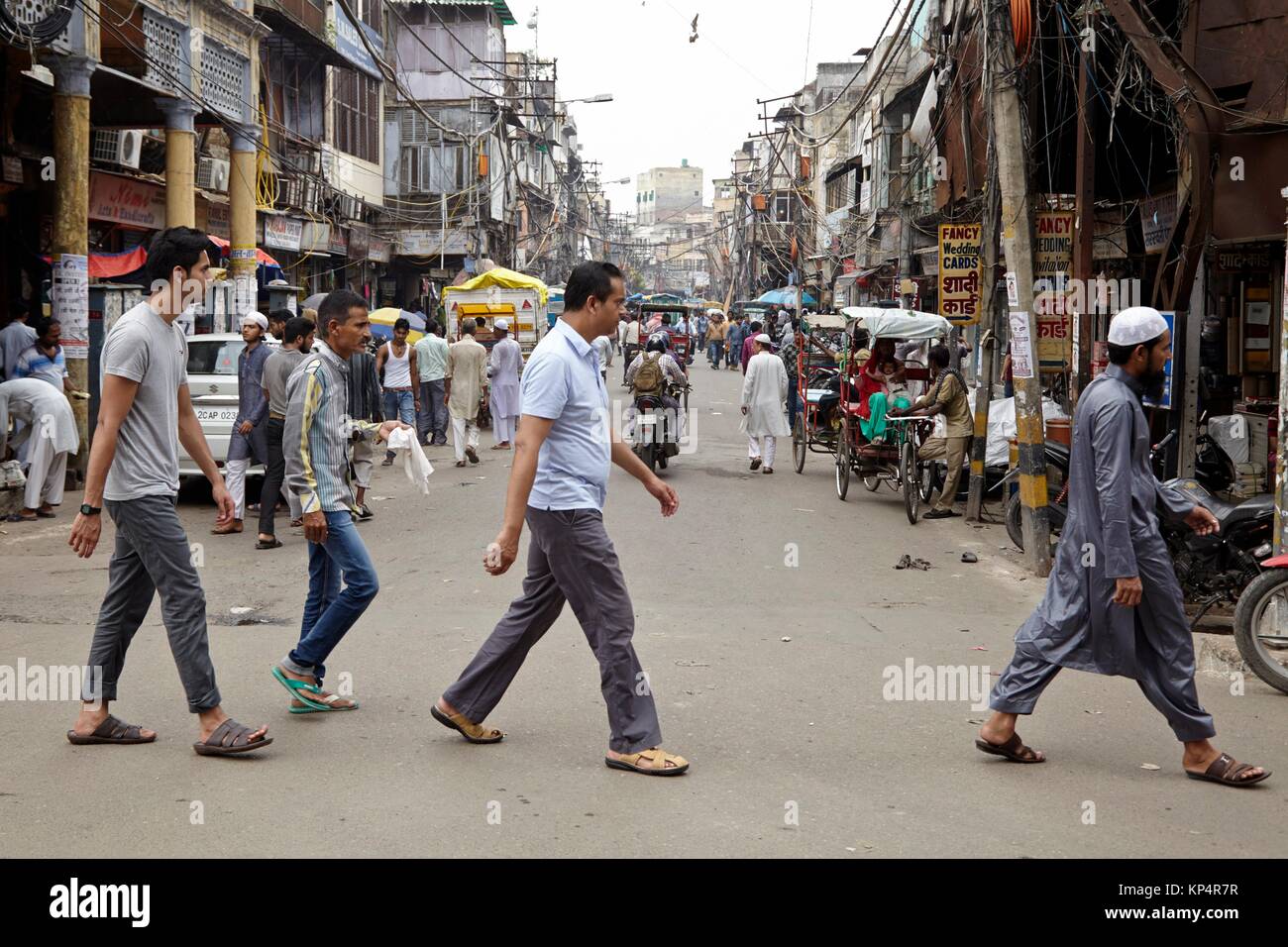 India street scene hi-res stock photography and images - Alamy