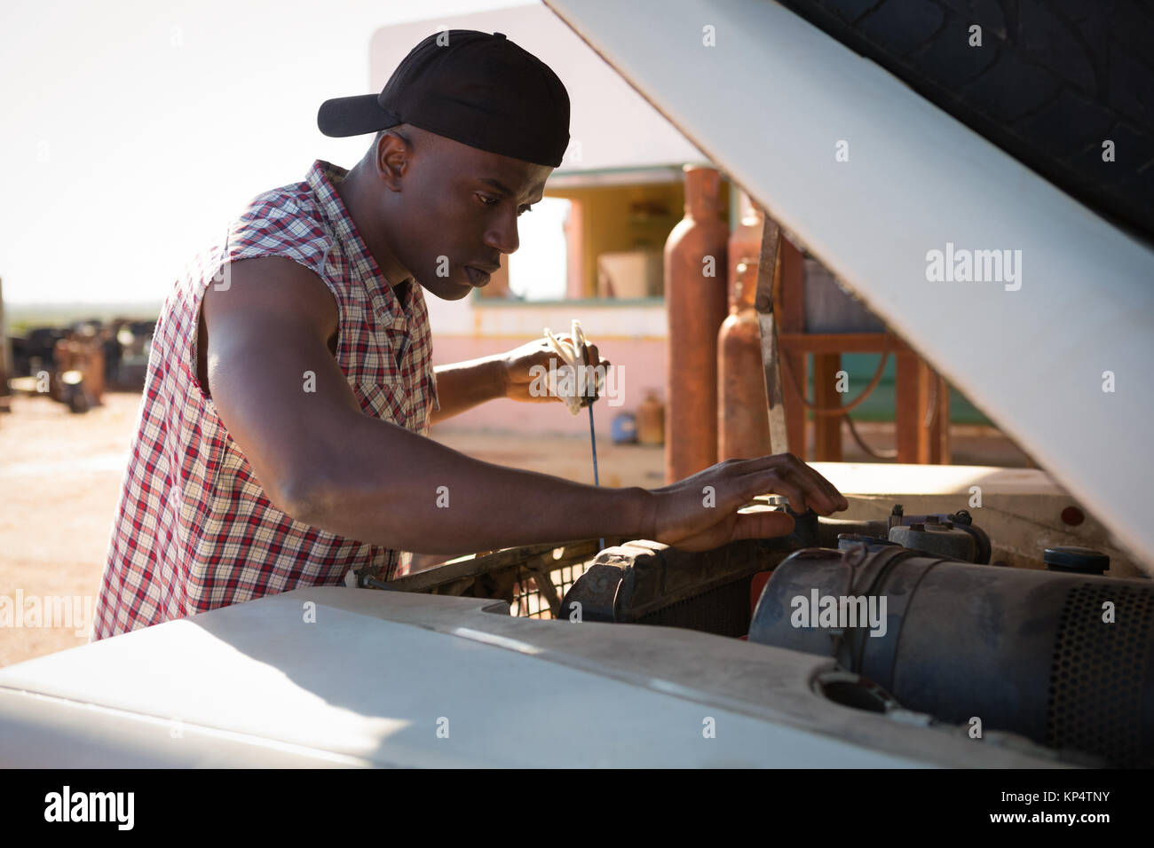 Man repairing a car hi-res stock photography and images - Alamy