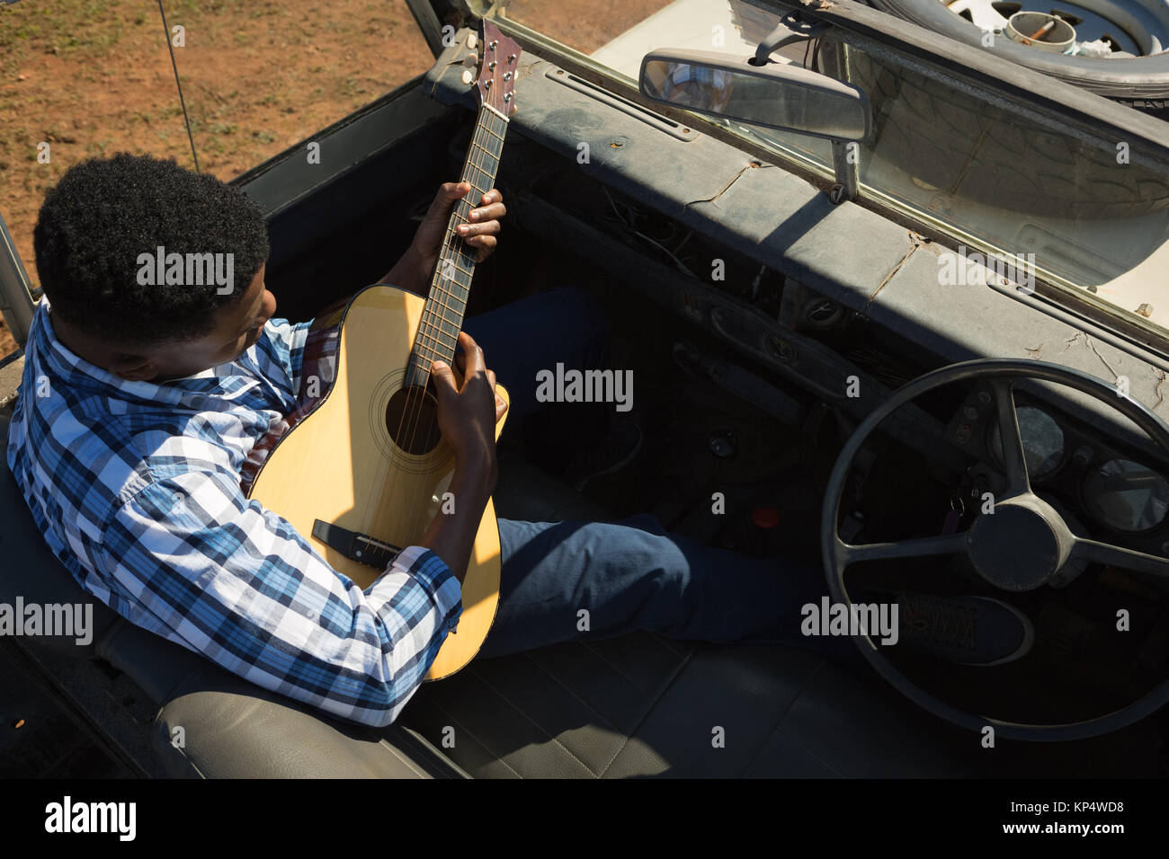 Guitar car hi-res stock photography and images - Alamy