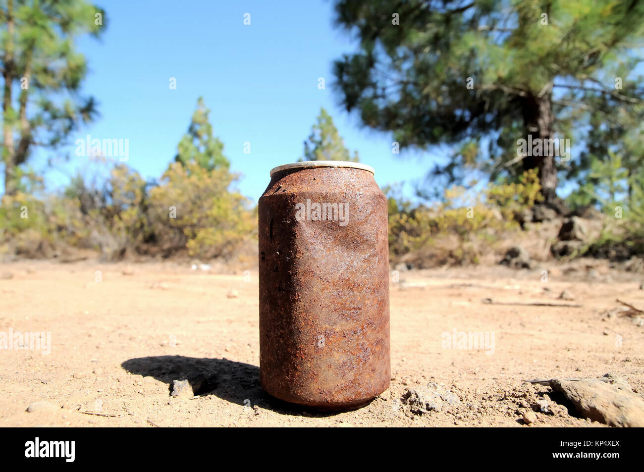Rusted beer can hi-res stock photography and images - Alamy