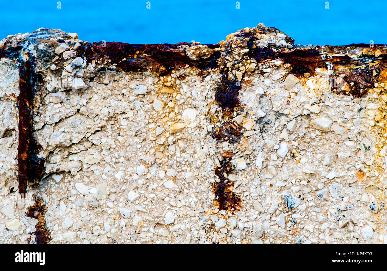 Reinforcement of corroded reinforced concrete structure of iron by the ...