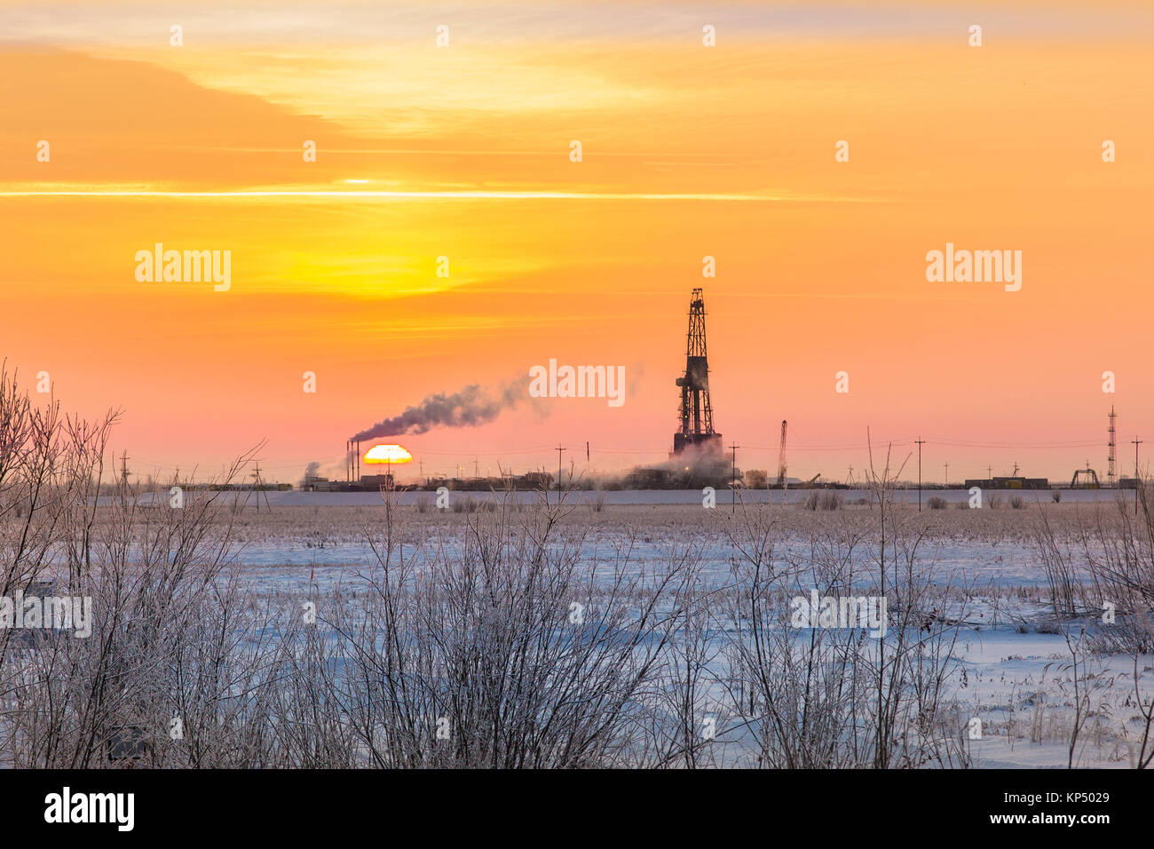 Drilling oil rig hi-res stock photography and images - Alamy