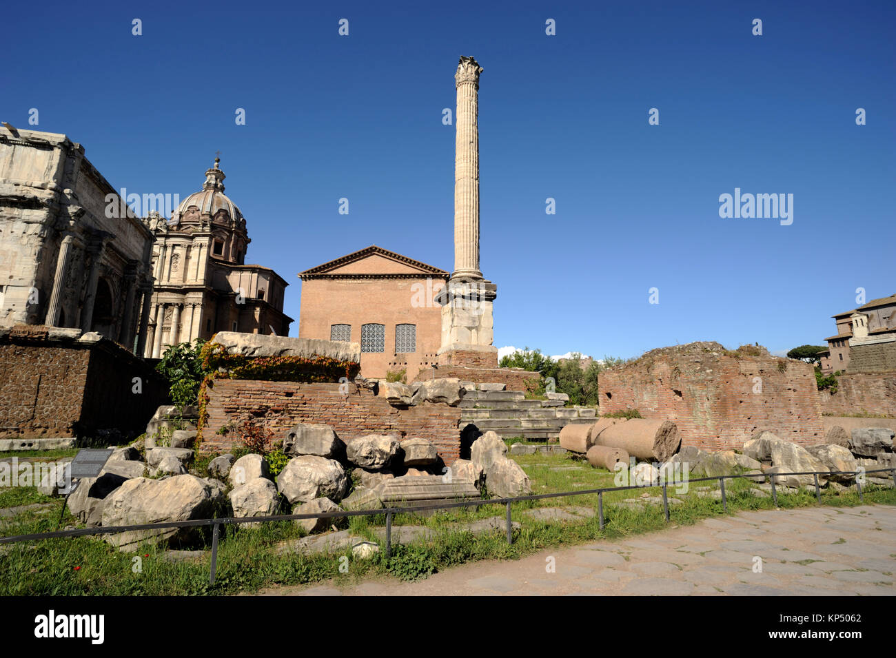 Italy, Rome, Roman Forum, column of Phocas and Via Sacra (Sacred Street ...