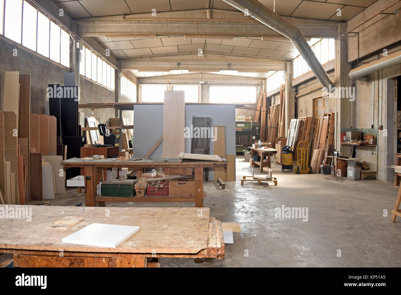 Warehouse yard construction workshop hi-res stock photography and ...
