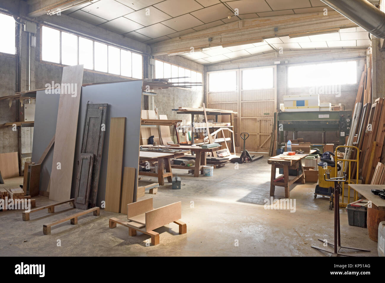 Warehouse yard construction workshop hi-res stock photography and ...
