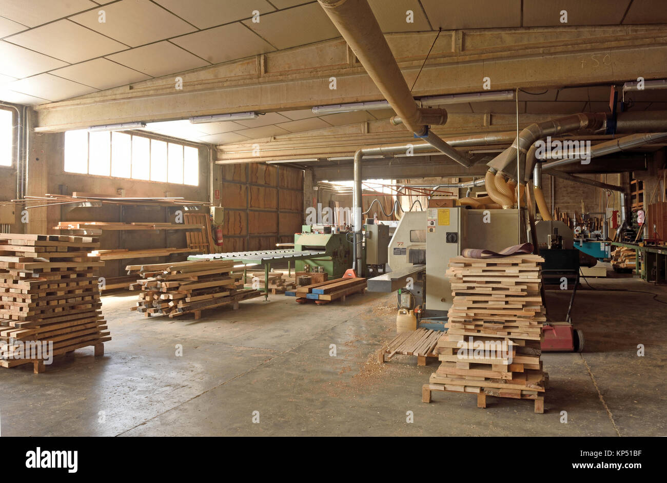 Carpentry shop hi-res stock photography and images - Alamy