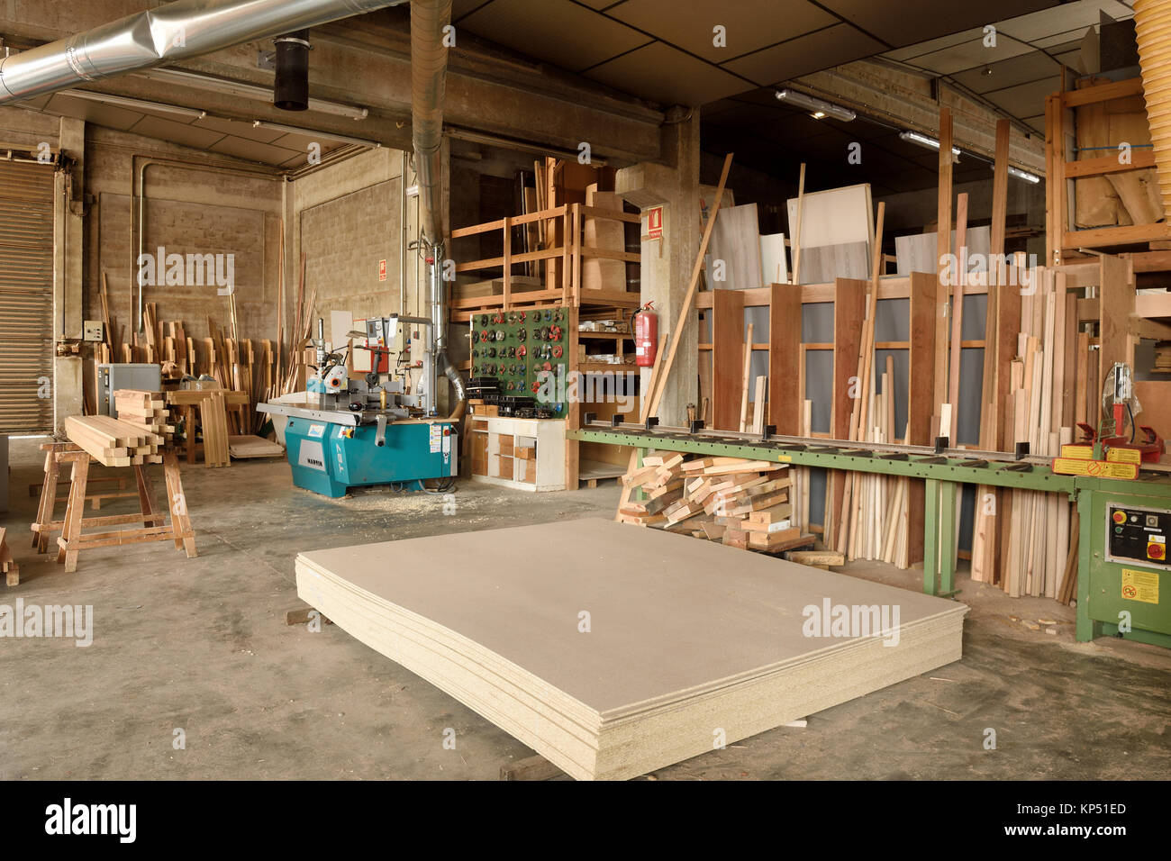 Warehouse yard construction workshop hi-res stock photography and ...