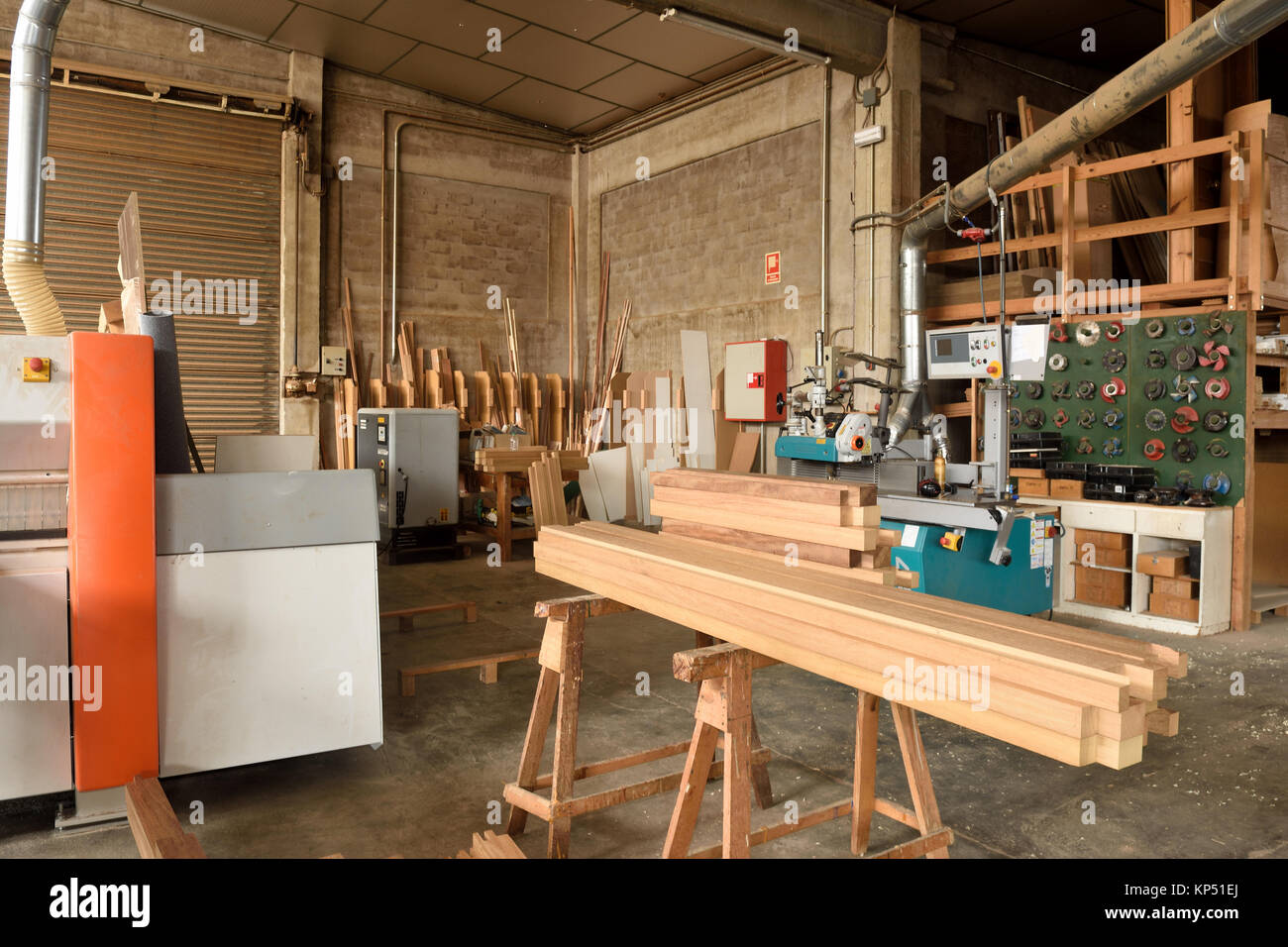 Warehouse yard construction workshop hi-res stock photography and ...