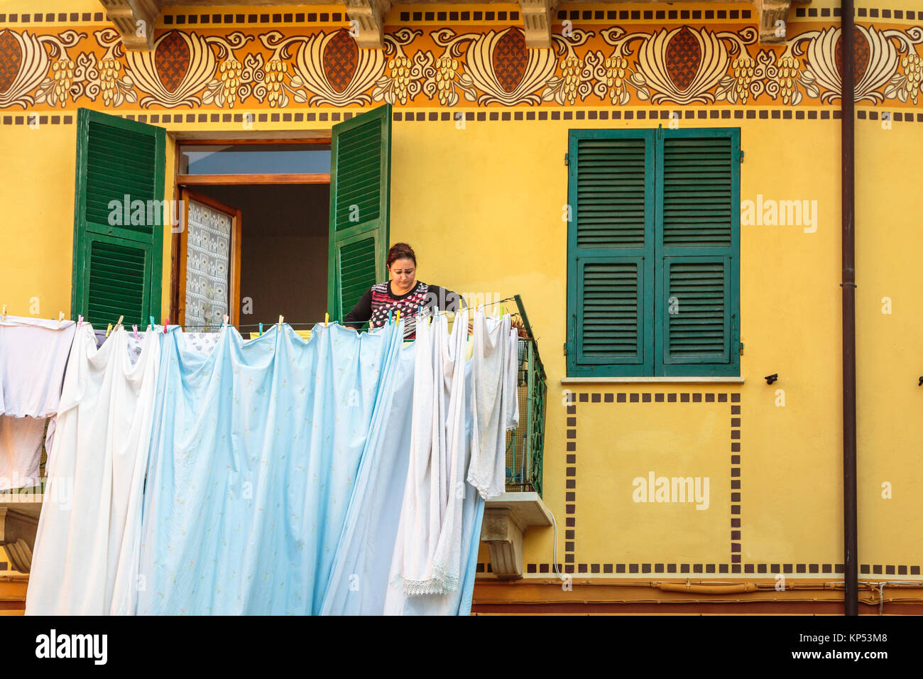 Woman hanging laundry out window hi-res stock photography and images ...