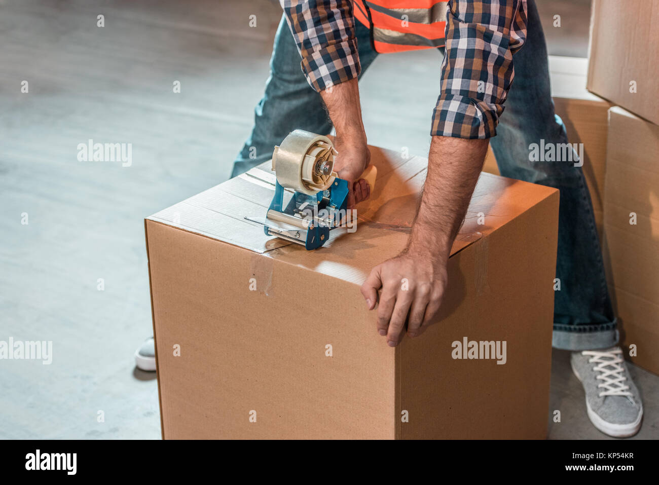 warehouse worker packing box Stock Photo - Alamy