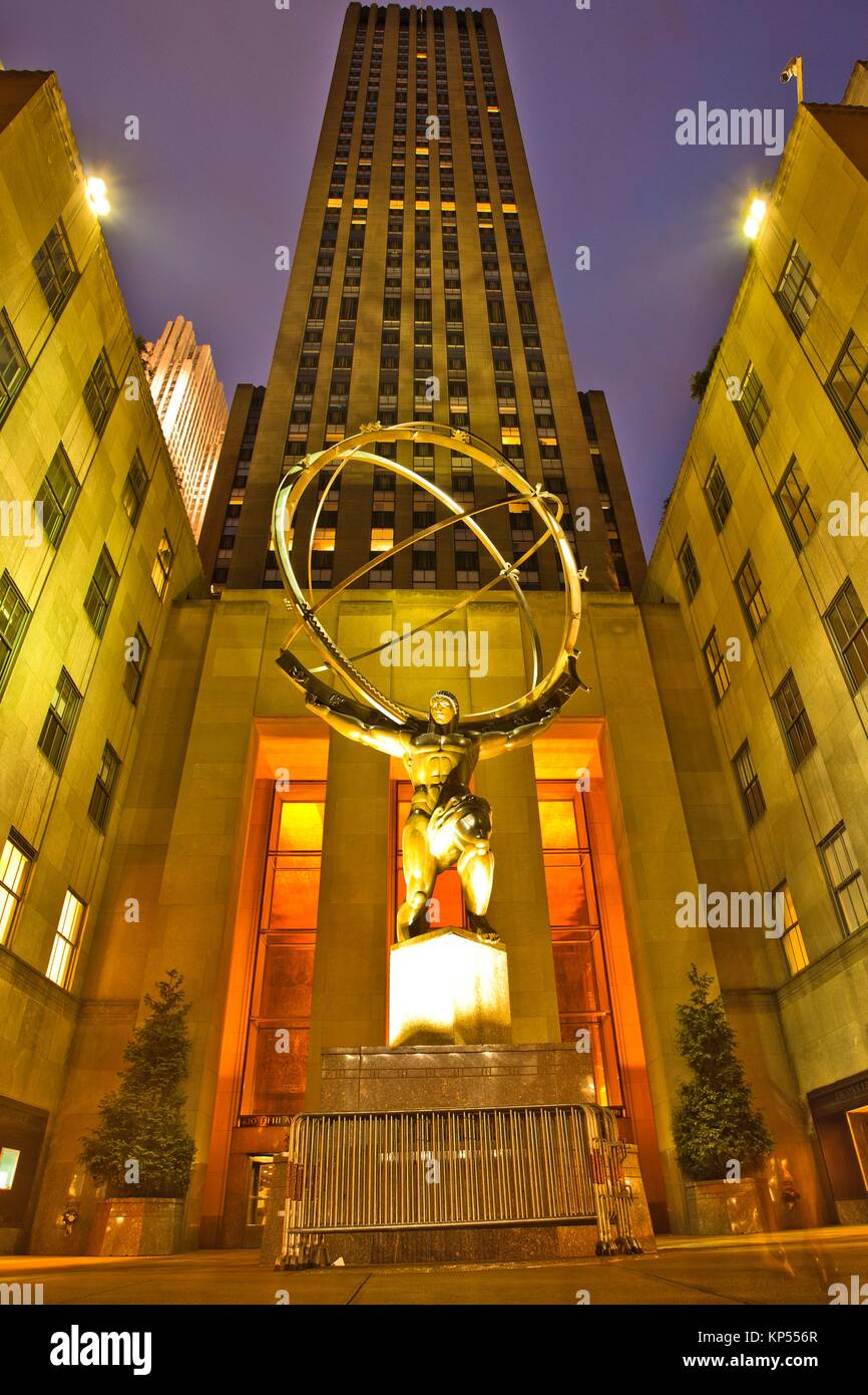 Rockefeller center statue of atlas hi-res stock photography and images ...