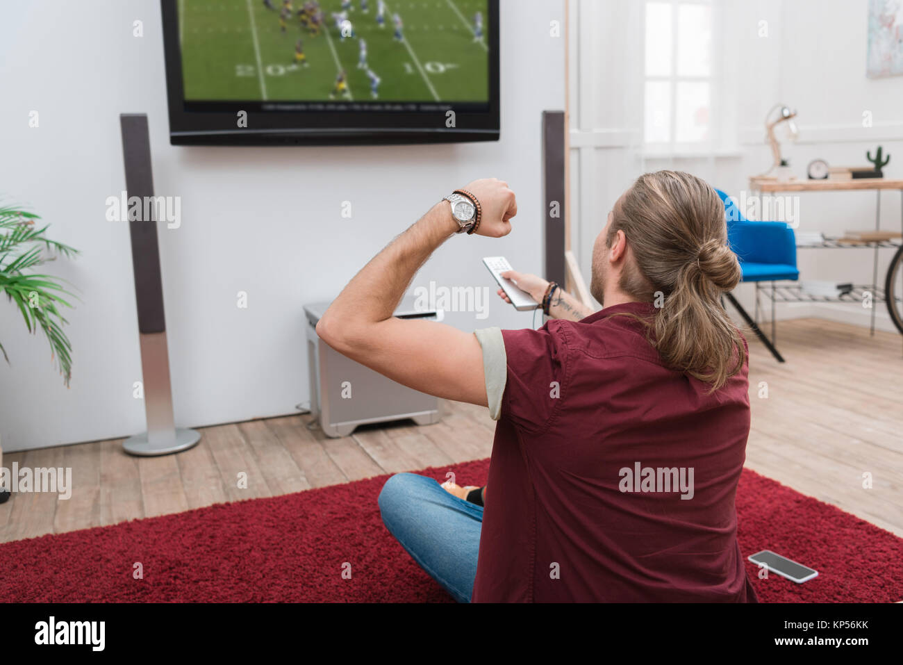 Adult cheering hi-res stock photography and images - Alamy