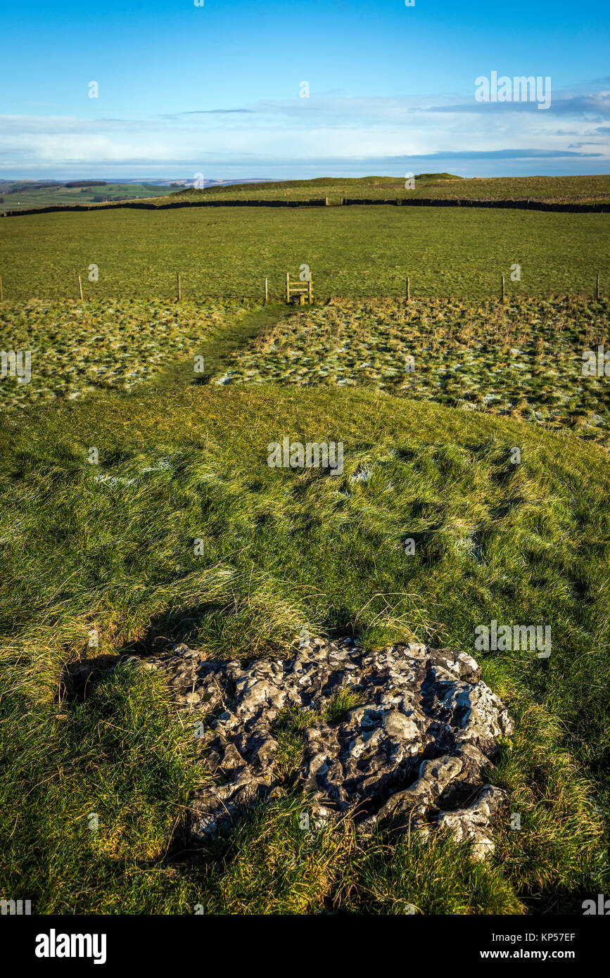 British bronze age burial mounds hi-res stock photography and images ...