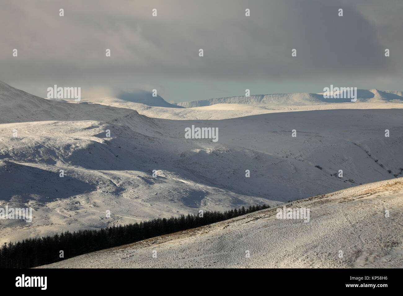 Snow covered mountains of the Brecon Beacons National Park in South ...