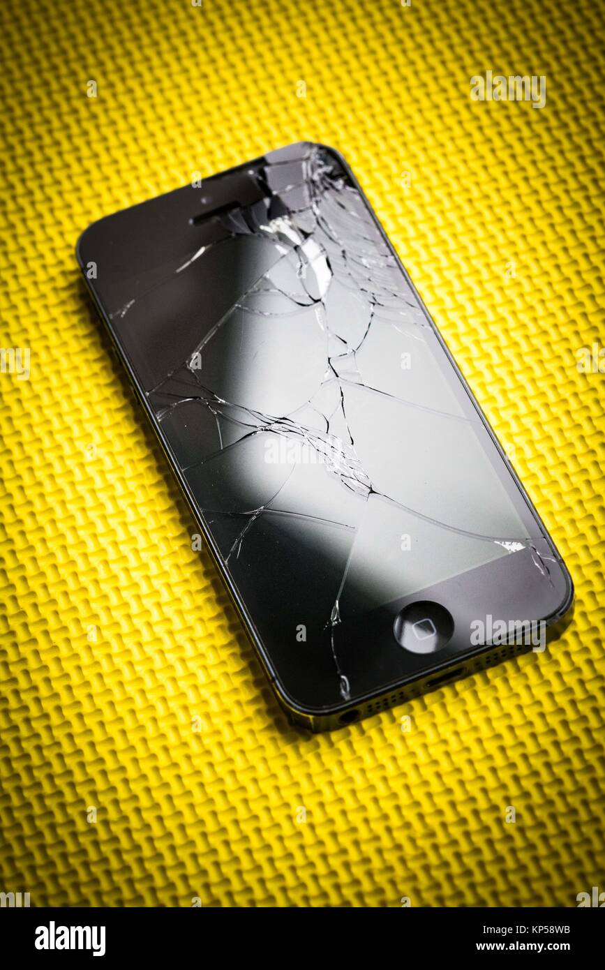 Broken mobile phone screen Stock Photo - Alamy