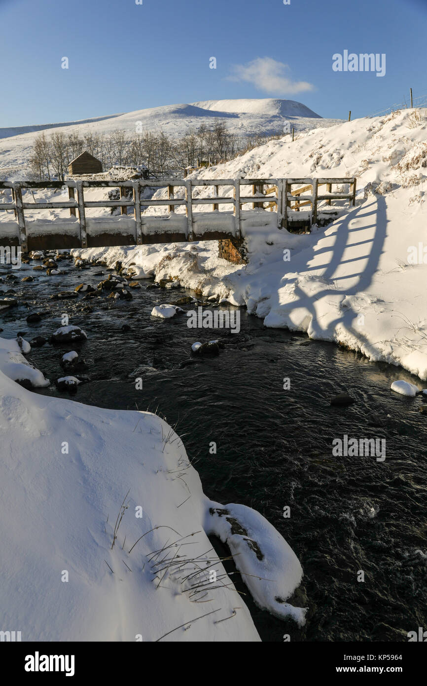 Snow covered mountains of the Brecon Beacons National Park in South ...