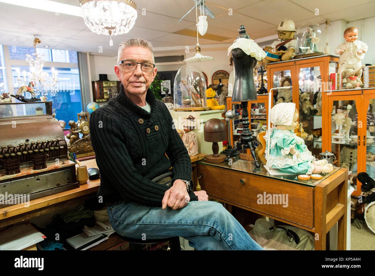 Vintage shop hi-res stock photography and images - Alamy