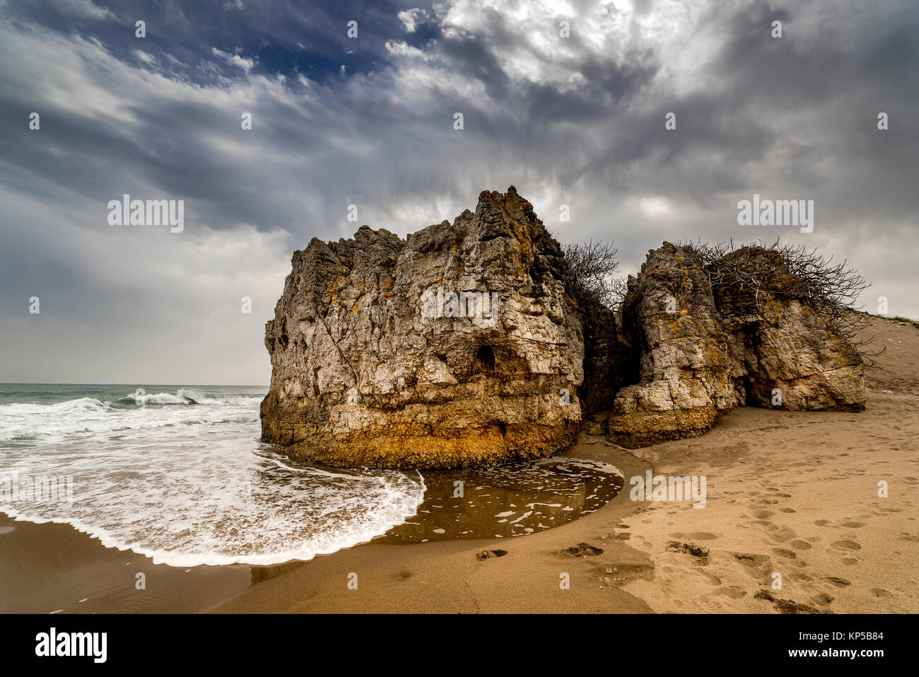 Black sea cliff view hi-res stock photography and images - Alamy