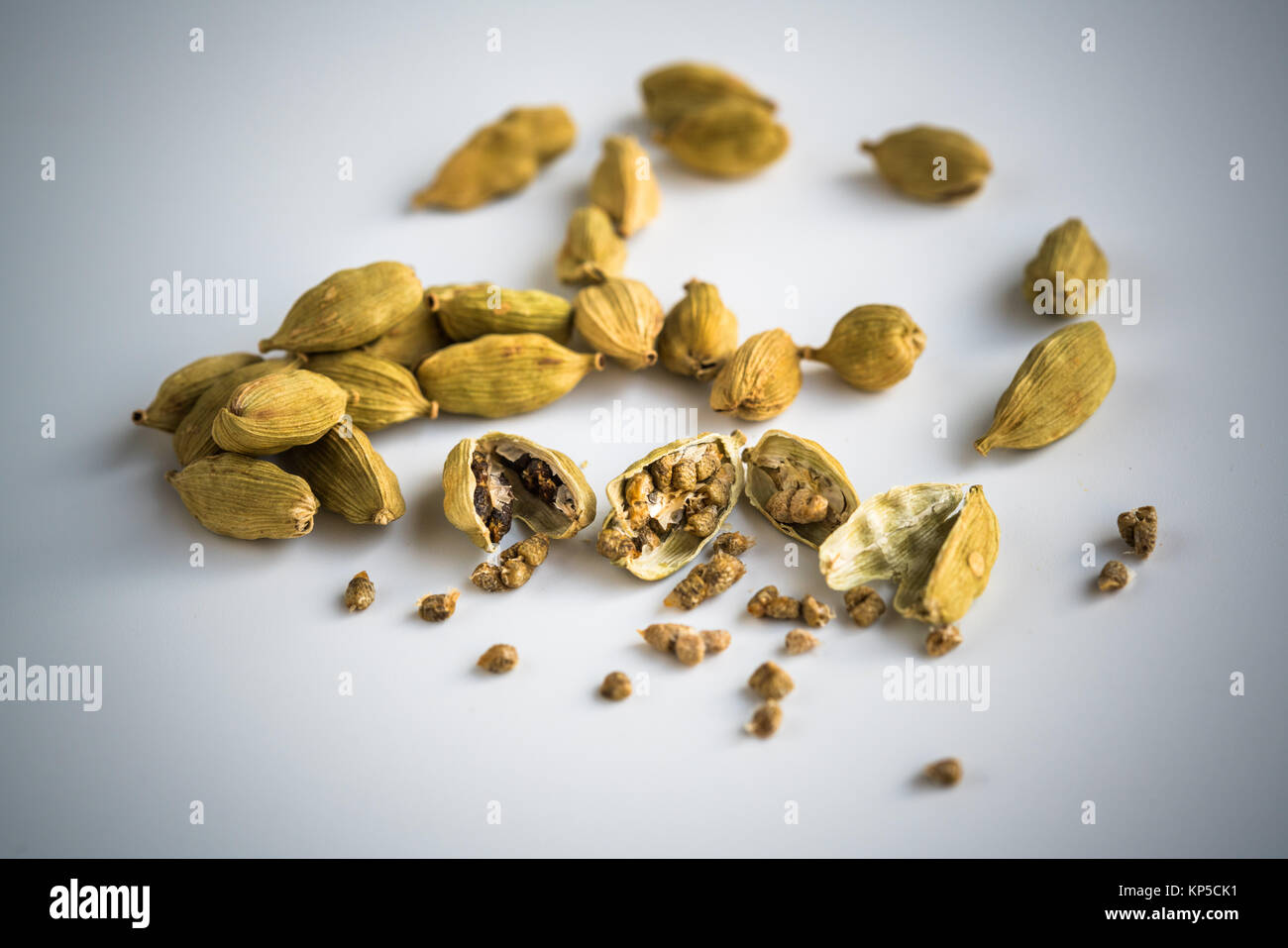 Green cardamom (Elettaria cardamomum Stock Photo - Alamy