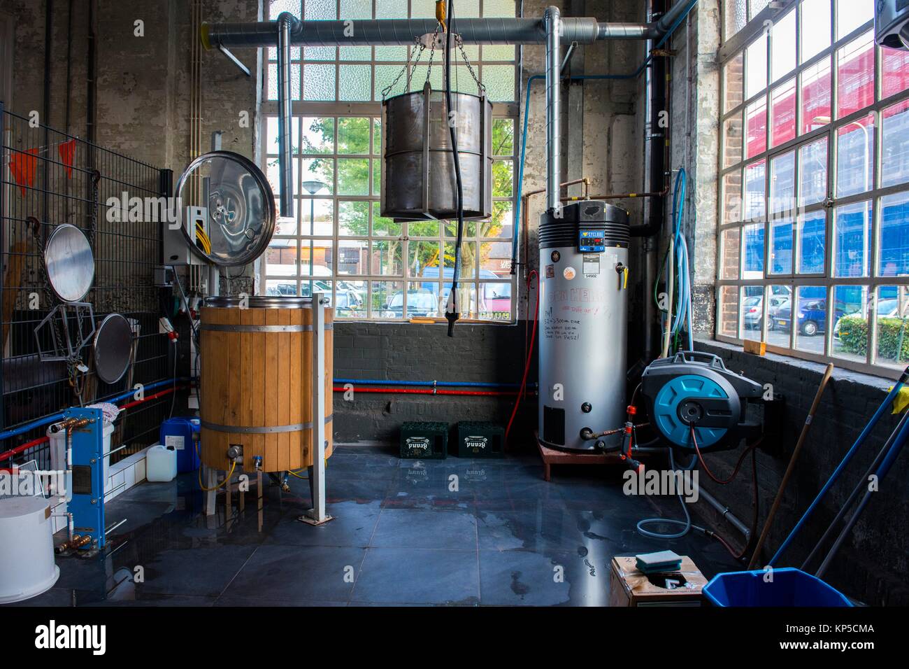 Alcohol beer brewery interior view hi-res stock photography and images ...