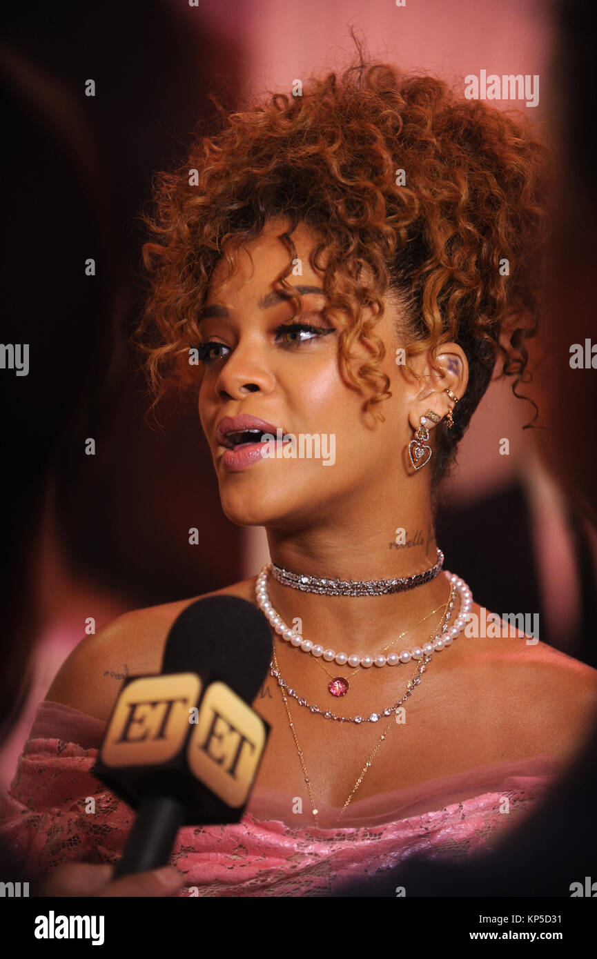 NEW YORK, NY - AUGUST 31: Singer Rihanna attends the RiRi by Rihanna ...