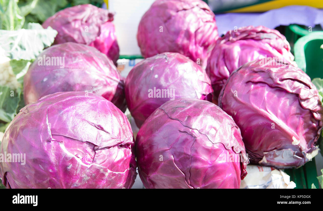 Red cabbage stall Stock Photo - Alamy