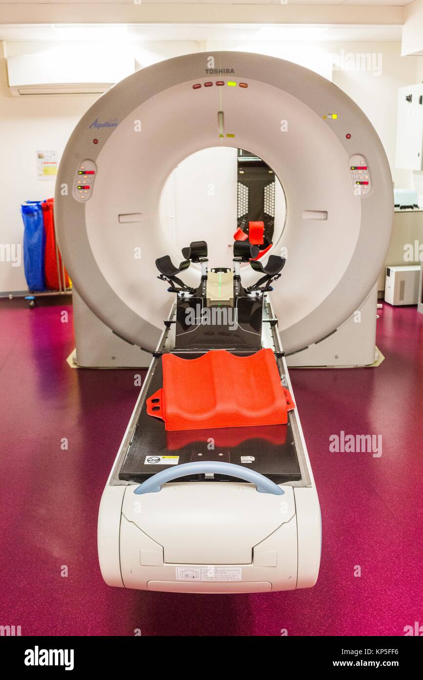 Centering CT Scan in a radiotherapy department Stock Photo - Alamy