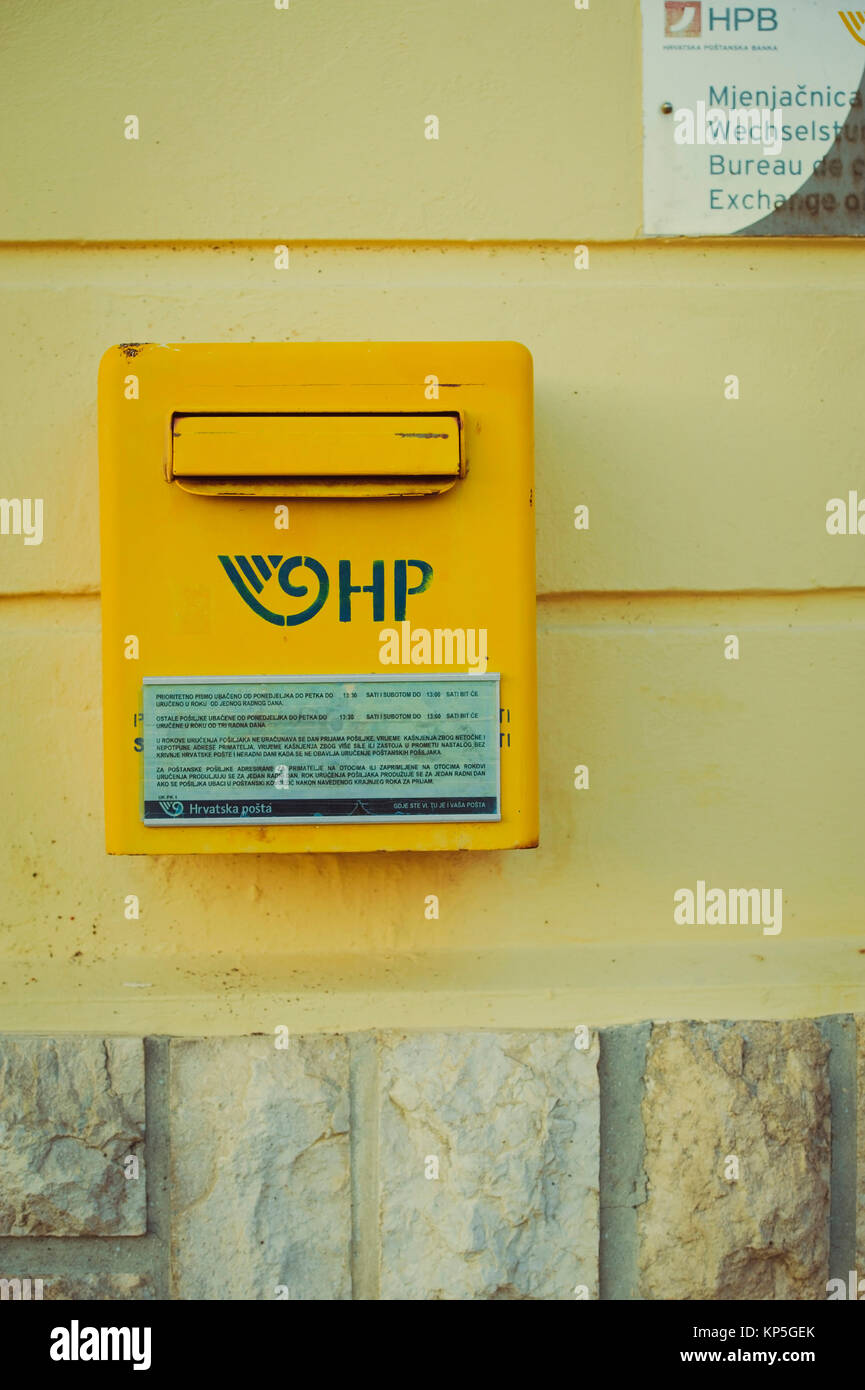 Kroatischer Briefkasten, Cres - Croatian post box Stock Photo - Alamy