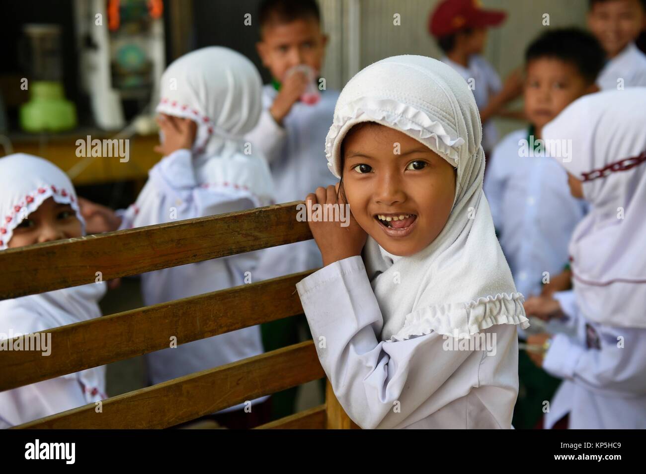 Muslim School Girl Stock Photos & Muslim School Girl Stock Images - Alamy