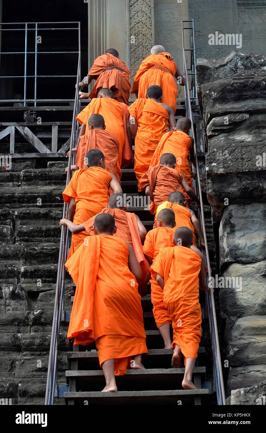 Angkor Wat Monk Worship High Resolution Stock Photography and Images ...