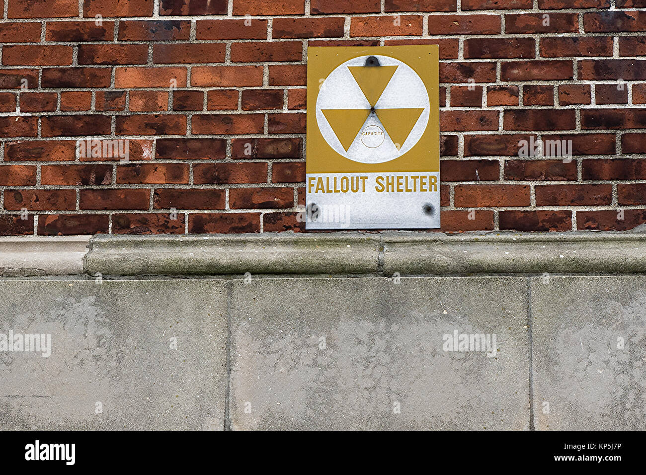 Nuclear fallout shelter hi-res stock photography and images - Alamy