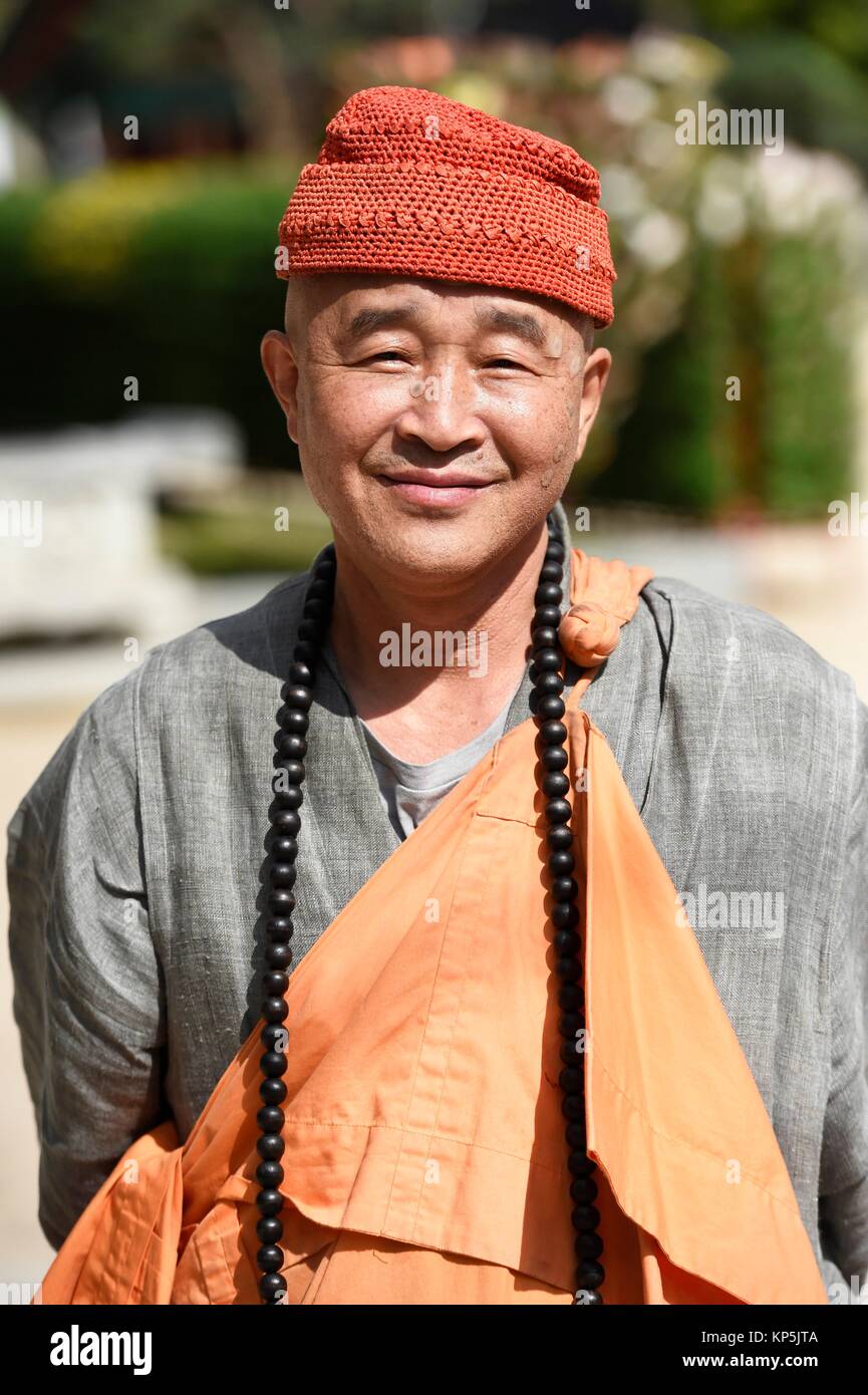 South korea portrait man hi-res stock photography and images - Alamy