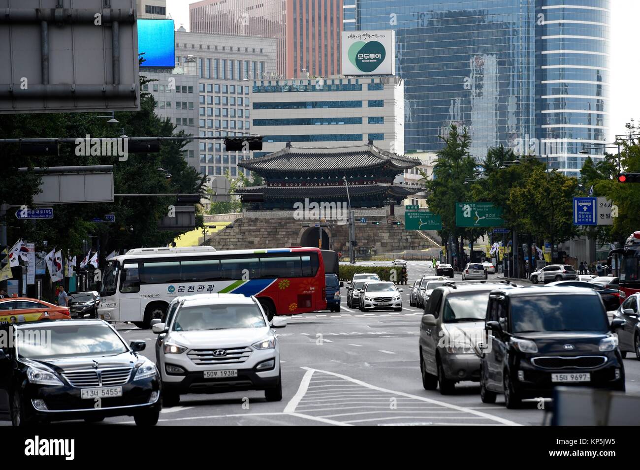 Dongdaemun Gate High Resolution Stock Photography and Images - Alamy