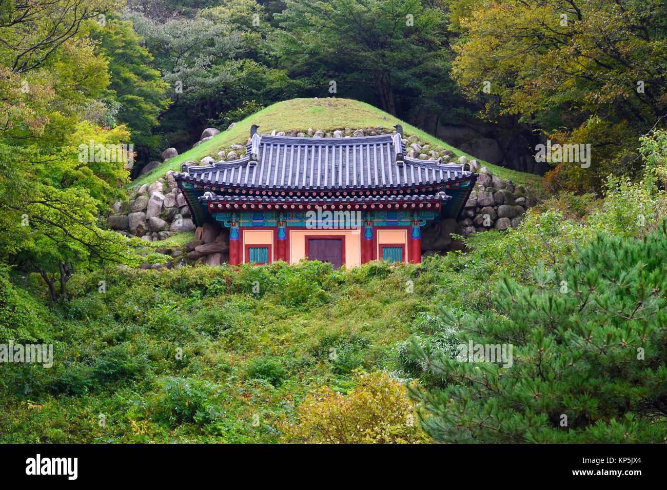 Guinsa temple hi-res stock photography and images - Alamy
