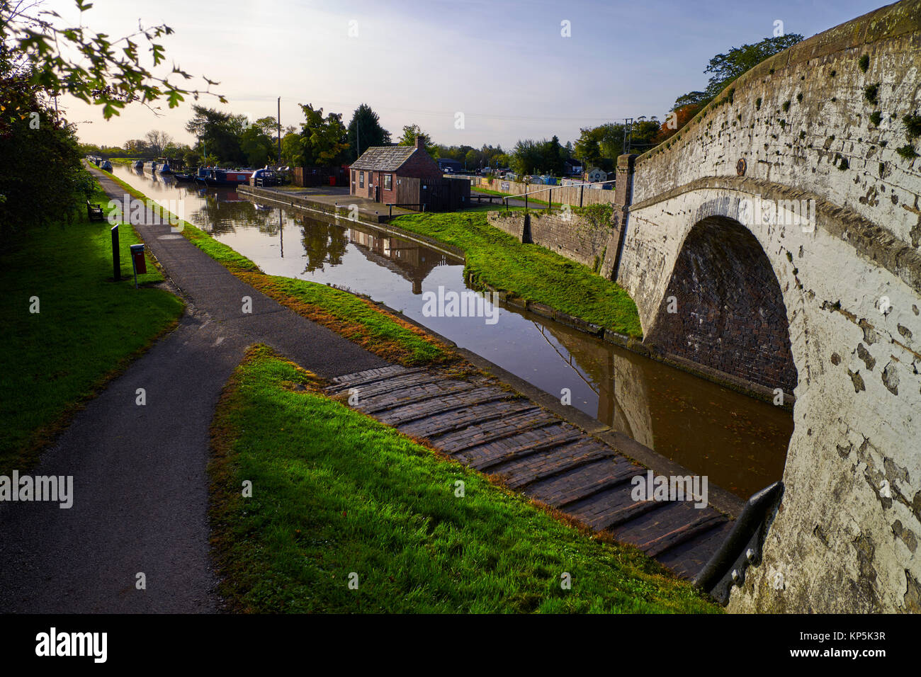 Boats on shropshire union canal hi-res stock photography and images - Alamy