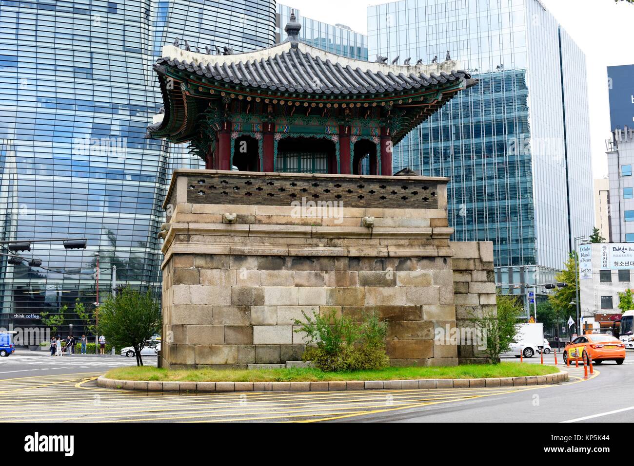 Dongdaemun Gate High Resolution Stock Photography and Images - Alamy