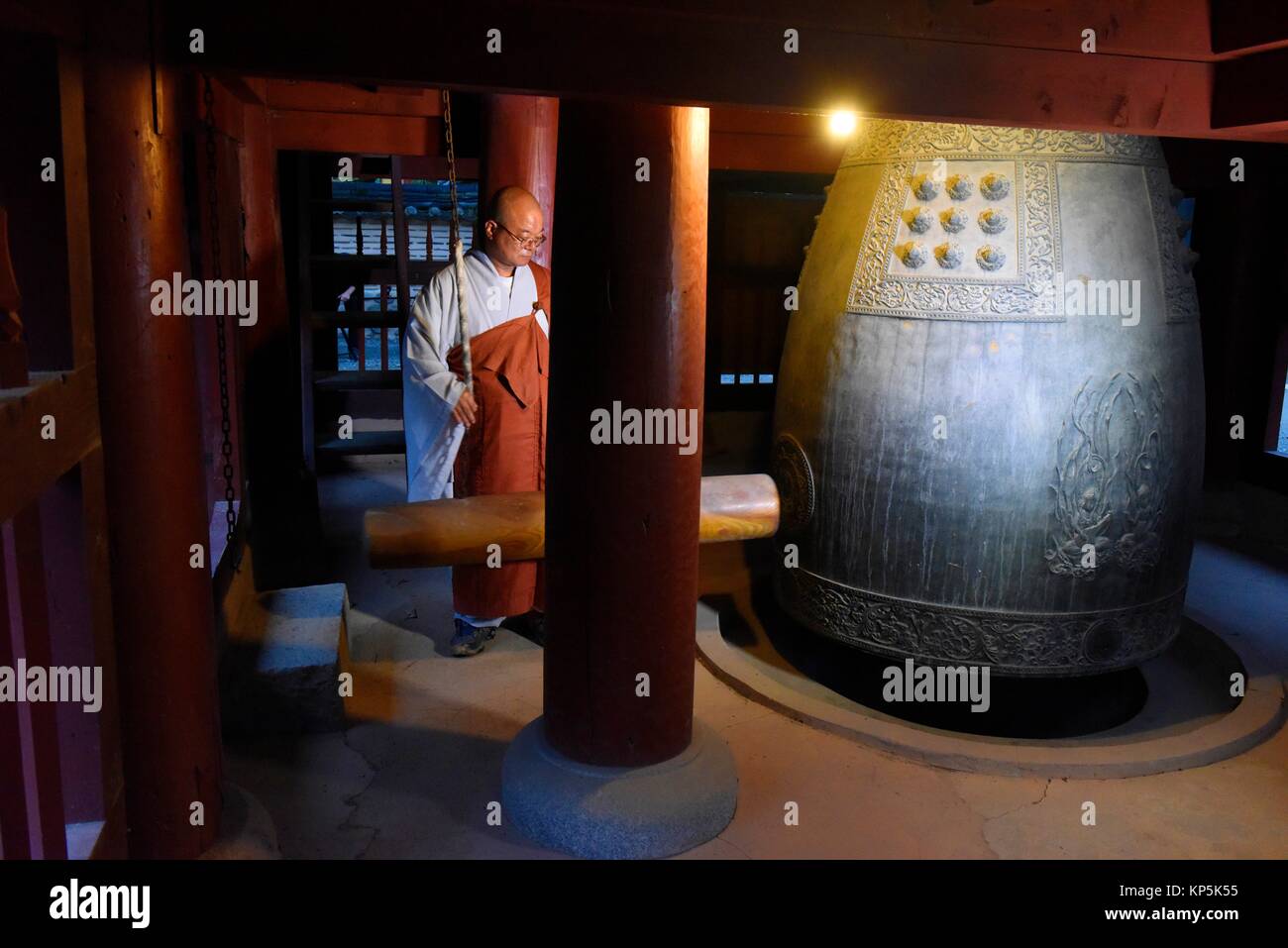 Bell man hi-res stock photography and images - Alamy