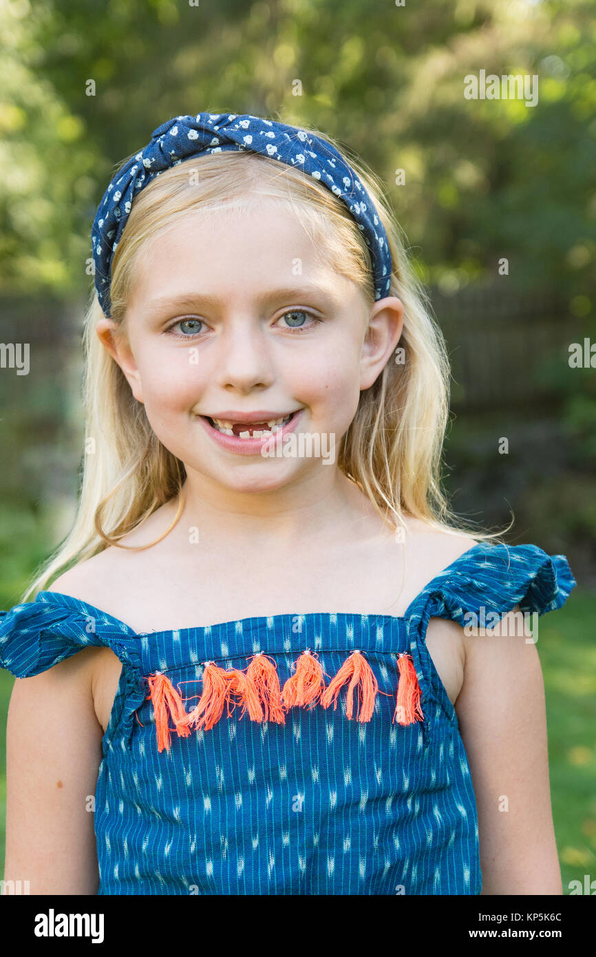 Missing my two front teeth hi-res stock photography and images - Alamy