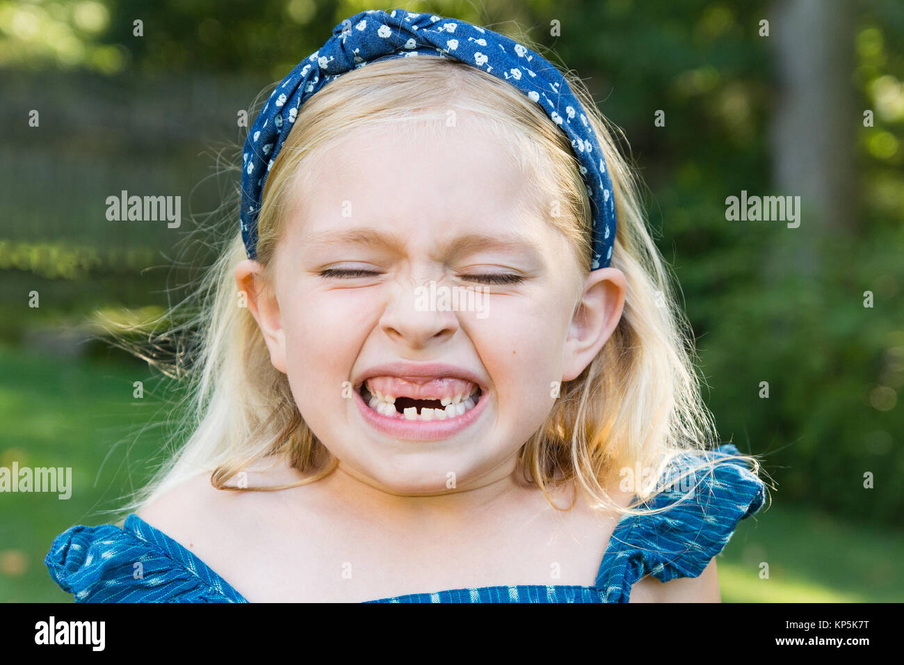 Missing my two front teeth hi-res stock photography and images - Alamy