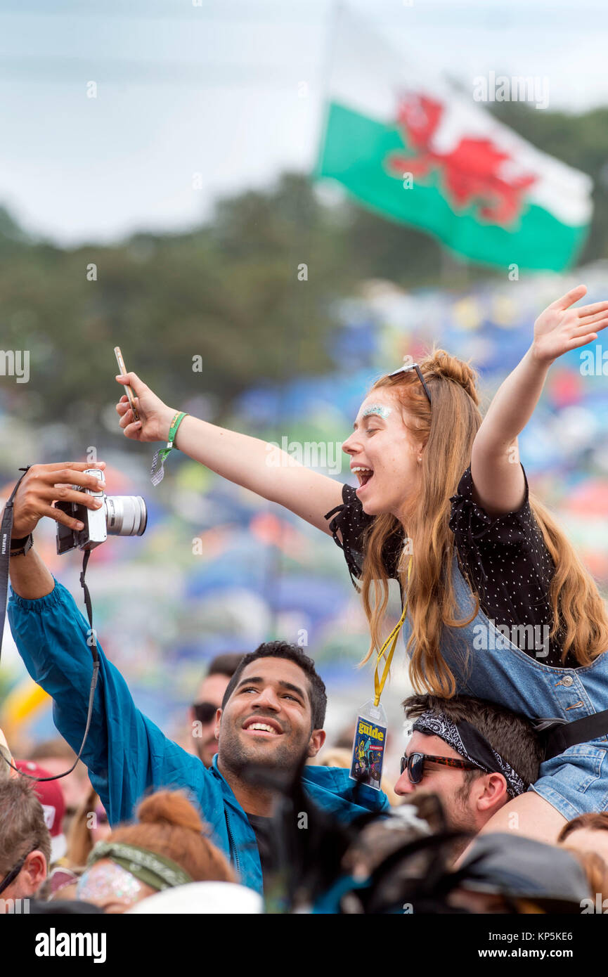 Crowds at the Pyramid Stage as Craig David performs, Glastonbury 2017 ...