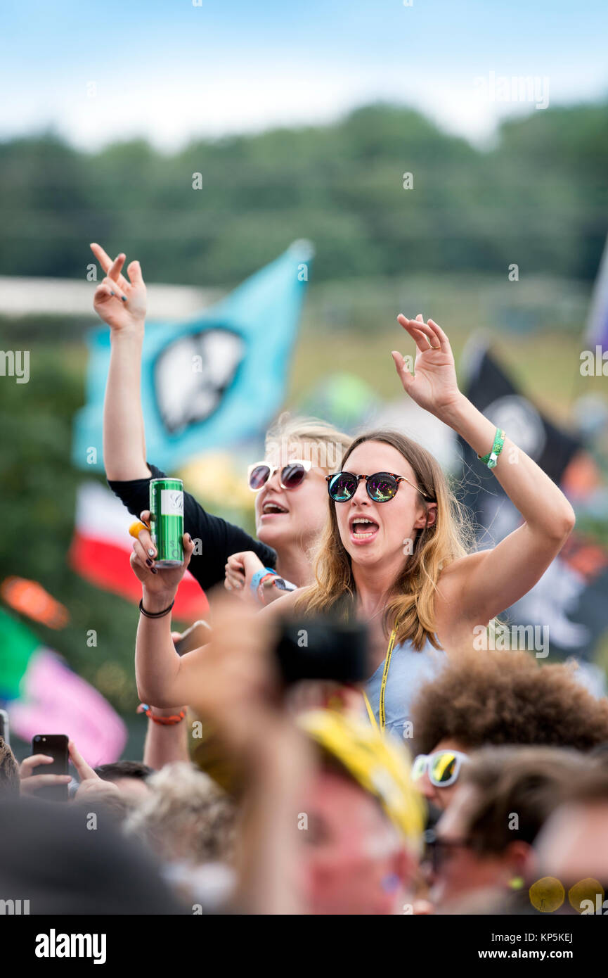Crowds at the Pyramid Stage as Craig David performs, Glastonbury 2017 ...
