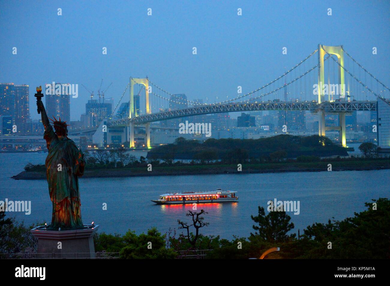 Statue of liberty odaiba tokyo hi-res stock photography and images - Alamy