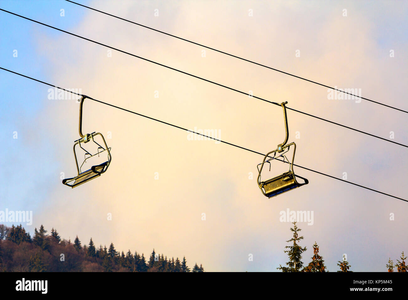 Ski lift with empty seats in ski resort Stock Photo - Alamy