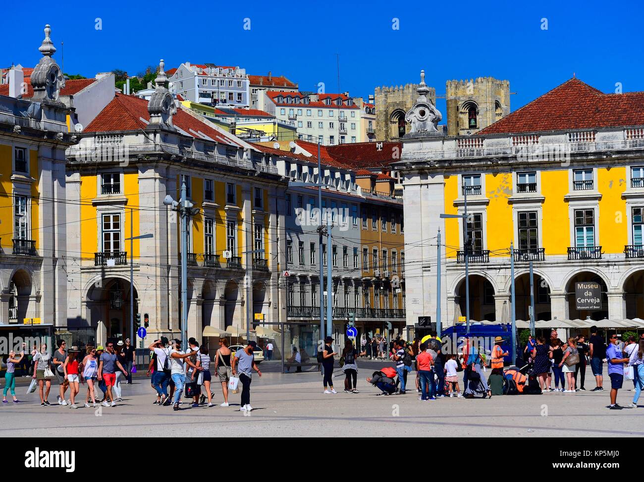 Square building architecture hi-res stock photography and images - Alamy