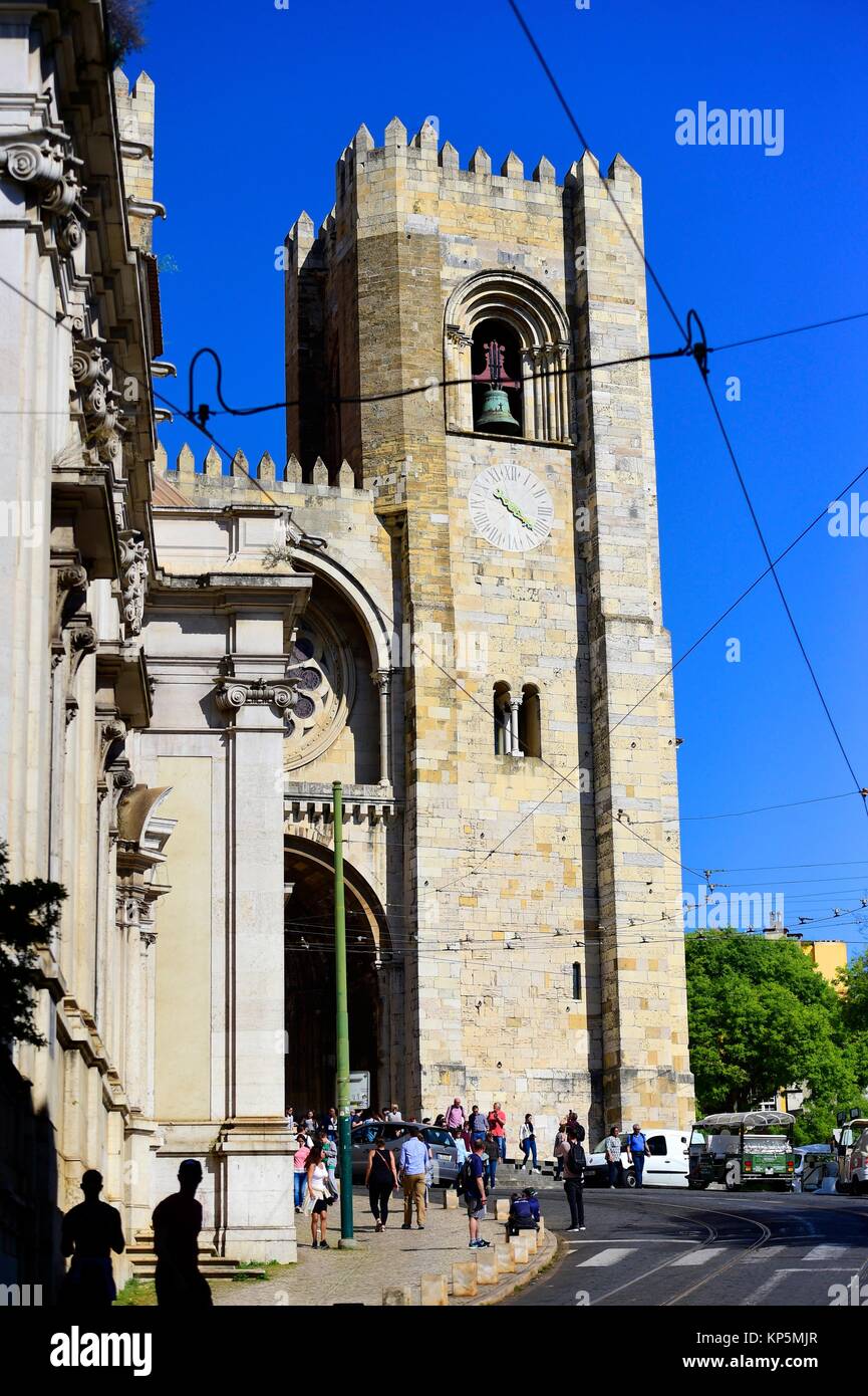 Portugal cathedral hi-res stock photography and images - Alamy