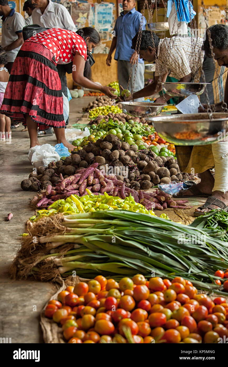 People at indoor market in Trincomalee in Sri Lanka Stock Photo - Alamy